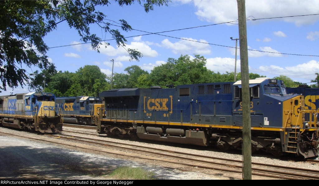 CSX great variety at the Yard, Evins St.